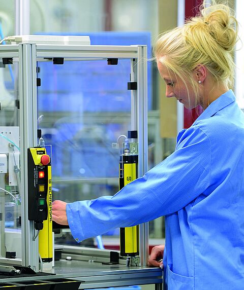 Calculating Safety Distances | Schmersal USA/Canada